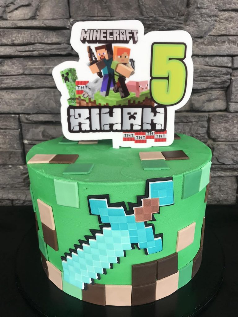 Minecraft Round - Kidd's Cakes & Bakery